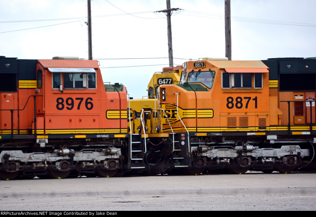 Stored BNSF SD70MAC and SD45-2